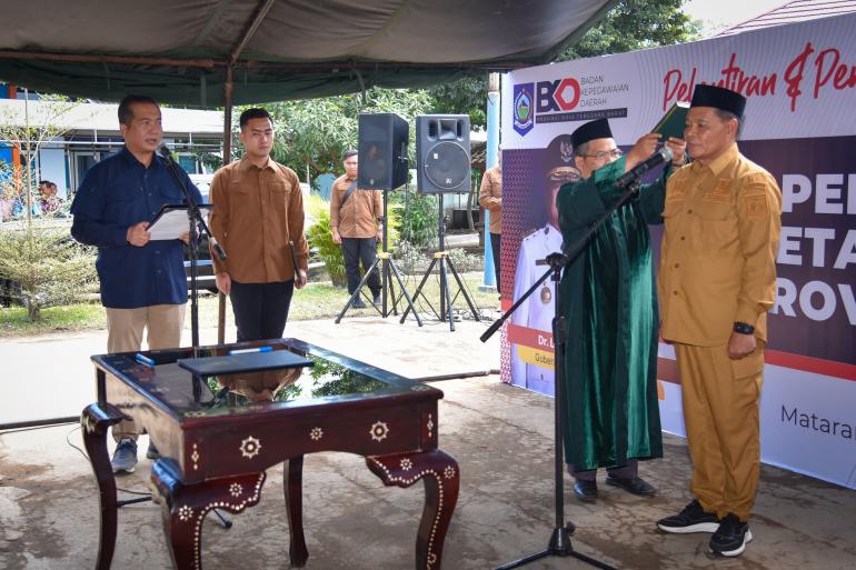 Empati Korban Banjir, Gubernur NTB Lantik Pj Sekda Di Panti Jompo