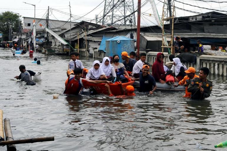 Fenomena Super New Moon, Warga Pesisir Diimbau Waspada Banjir Rob