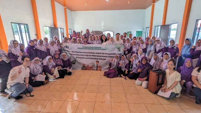 FKG Trisakti Sulap Limbah Teh Jadi Obat Kumur untuk Lansia Mekarjaya, Depok