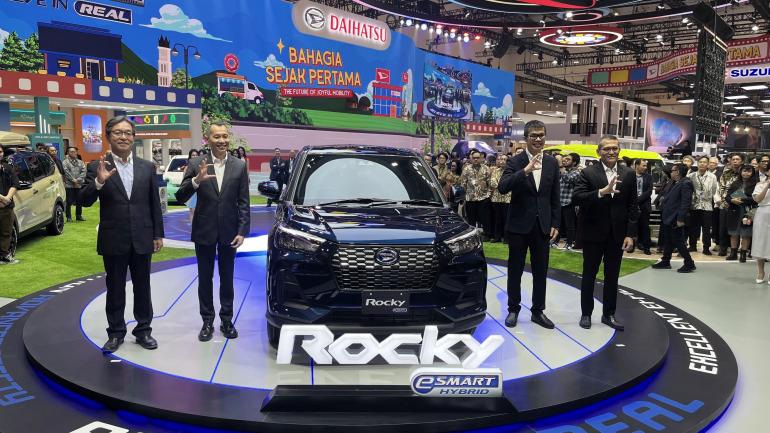 Garap Pasar Elektrifikasi, Daihatsu Bawa Rocky E-smart Hybrid Di GIIAS 2025