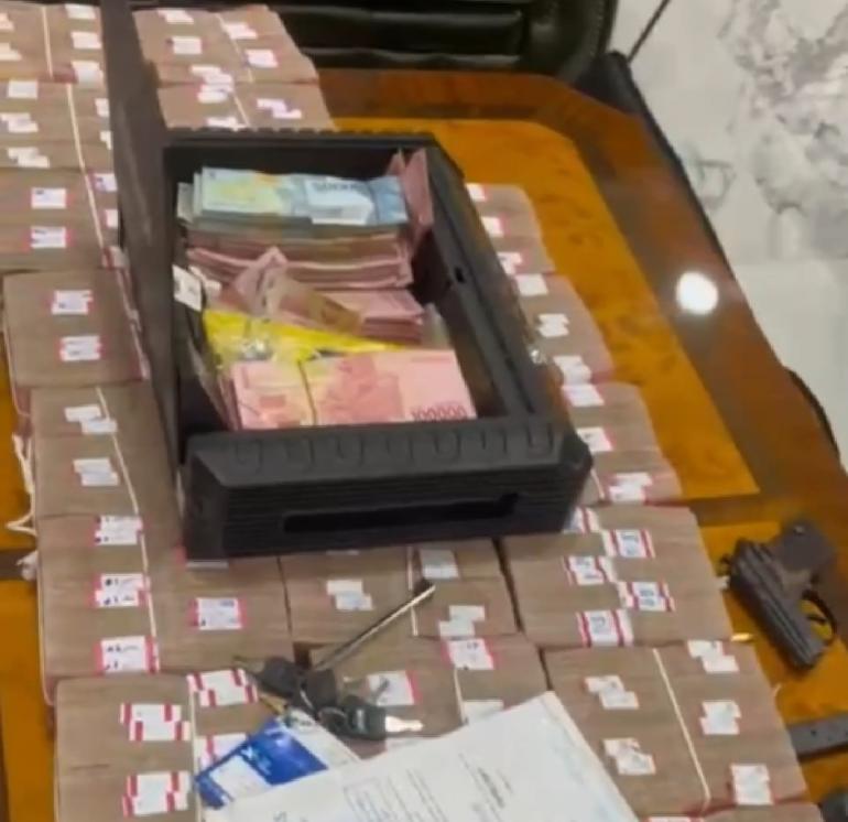 Geledah Rumah Kadis PUPR Sumut, KPK Amankan Uang Rp 2,8 M dan 2 Pucuk Senpi