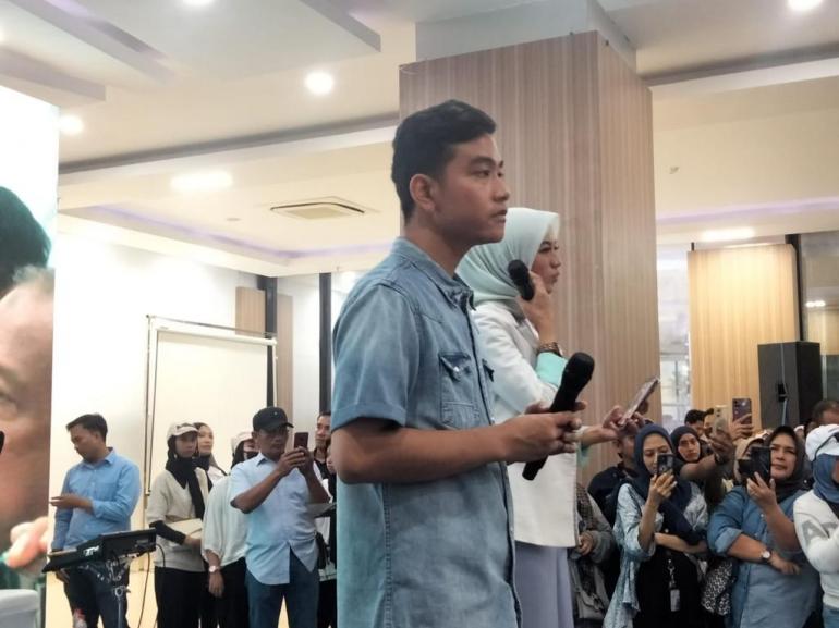 Gibran Bahagia Disambut Antusias Milenial Di AAS Building Makassar