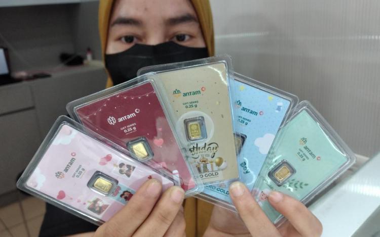 Harga Emas Antam Pagi Ini Rp 1,89 Juta per Gram, Turun Rp 7.000