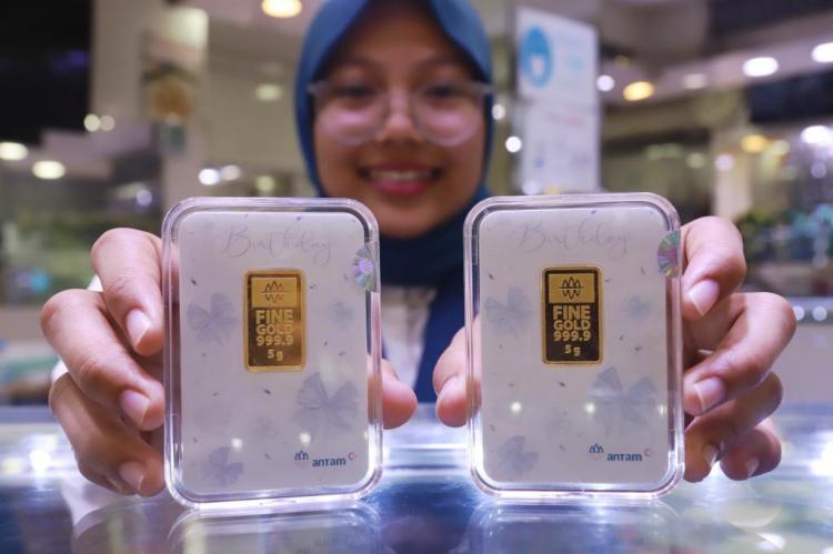 Harga Emas Antam Turun Rp 4.000, Dibuka Di Rp 1.929.000 per Gram