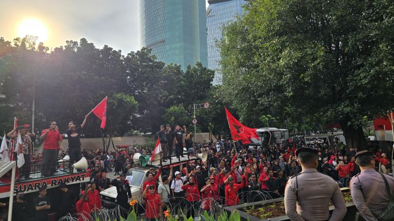 Hasto Jalani Pemeriksaan Sebagai Tersangka, KPK Dimerahkan Massa PDIP