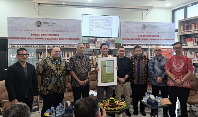 Hidupkan Gagasan Ekonomi Pembangunan, Fahri Hamzah Launching Sumitro ...