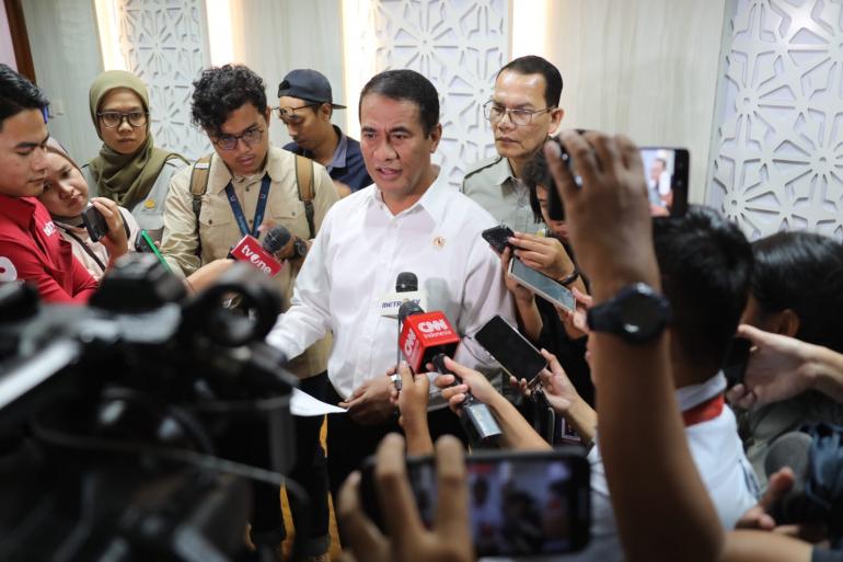 Hitungan Menit, Mentan Copot Pejabat Terbukti Terima Uang Fee Proyek