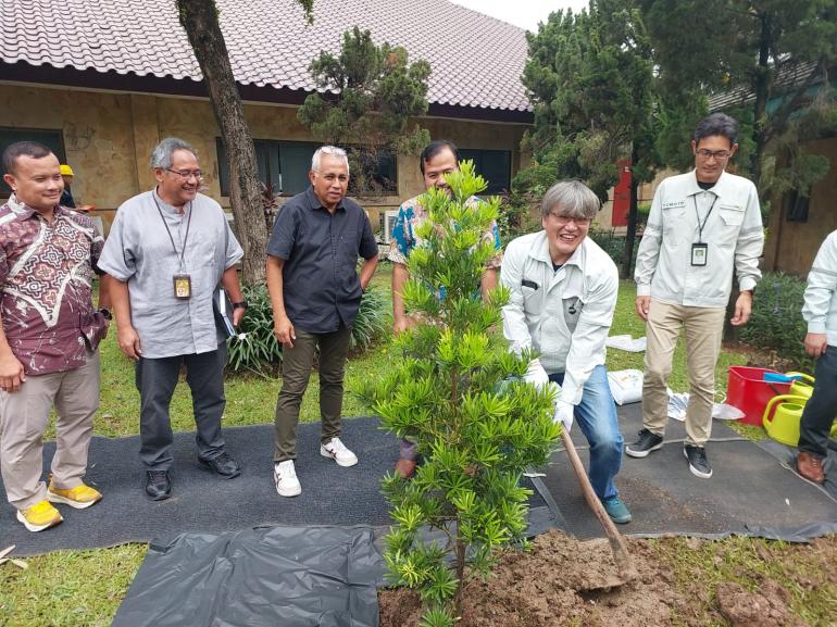 PPLI Dihadiahi Bibit Pohon Simbol Peduli Lingkungan