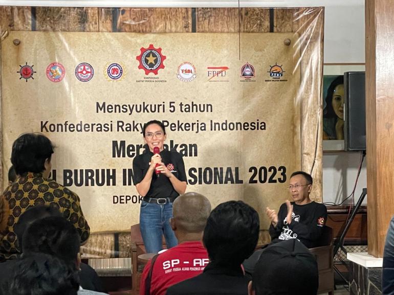 HUT Ke-5 KRPI, Rumah Rieke Banjir Karangan Bunga