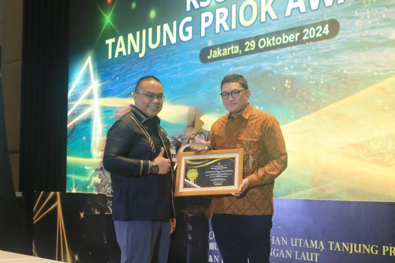 JICT Raih 2 Penghargaan KSOP Utama Tanjung Priok Award 2024