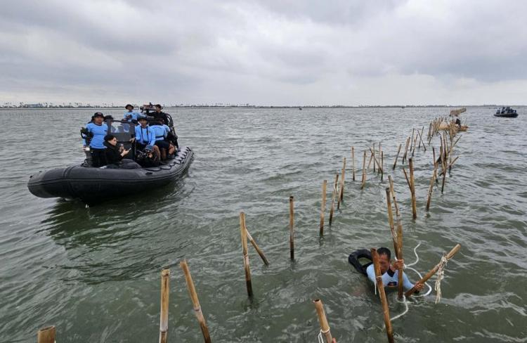 Kades Kohod Diperiksa Terkait Dugaan Pemalsuan Sertifikat Pagar Laut Tangerang