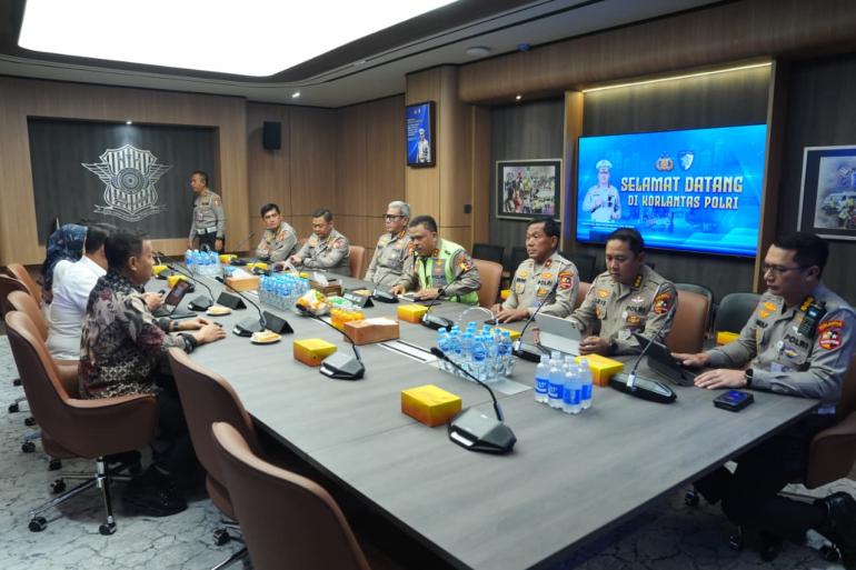 Kakorlantas–Dirjen Hubdat Bahas Rekayasa Lalu Lintas & Safety Week Nasional