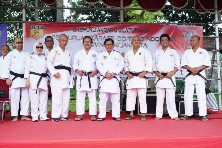 Karate-do Tako Indonesia Sematkan Ban Hitam Ke Pramono