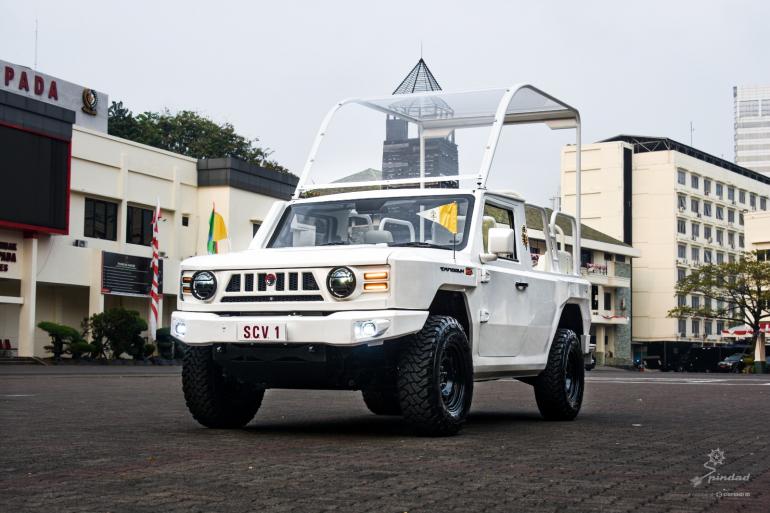 Keliling Indonesia, Paus Pakai Mobil Maung MV3 Rakitan Pindad