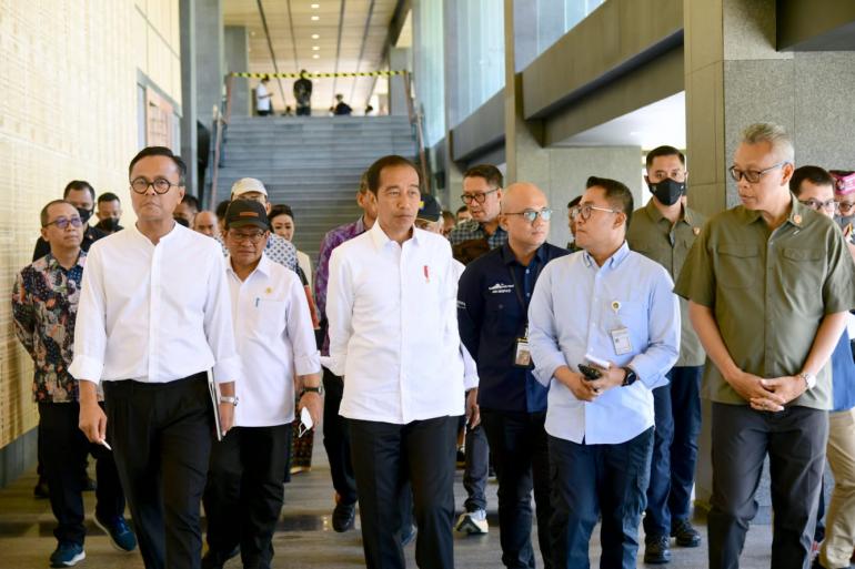 Keliling Labuan Bajo, Jokowi Tinjau Kesiapan KTT ASEAN