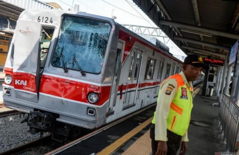 Kereta Tertemper Mobil Di Tangerang, KAI Commuter Tempuh Jalur Hukum