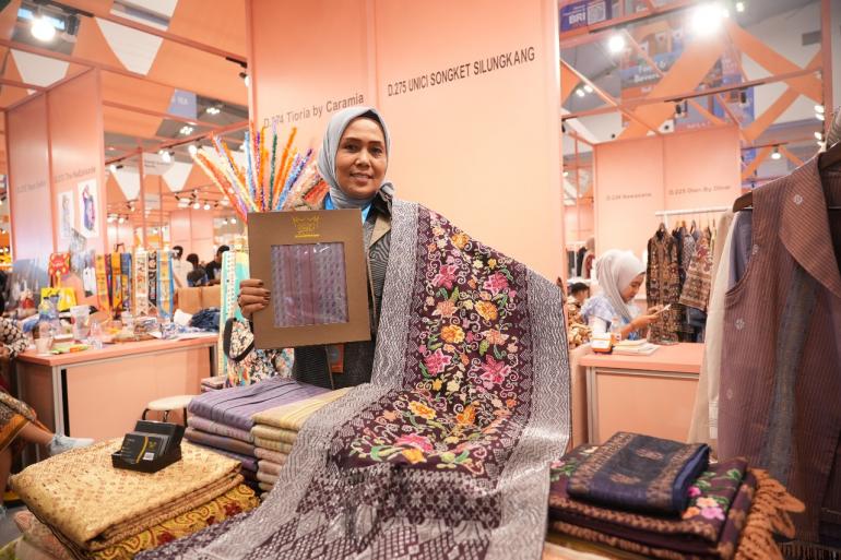 Kesuksesan UMKM Unici Songket Silungkang, Upaya BRI Dorong Produk Warisan Budaya