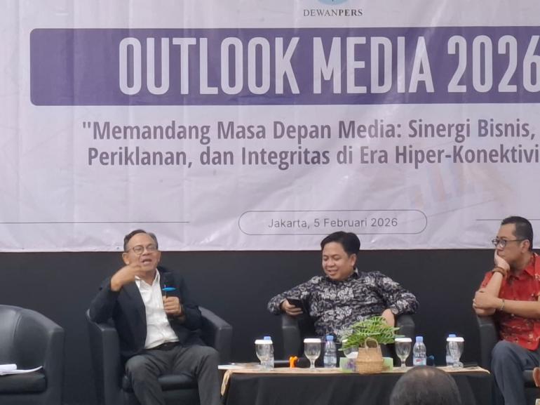 Prof. Komar: Peran Pers Tergeser Medsos dan Buzzer