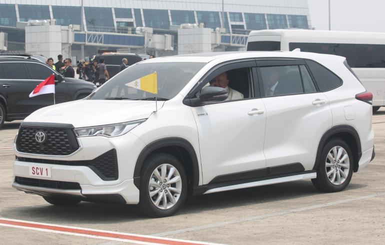 Kijang Innova Zenix Hybrid Dipakai Paus Dan Jokowi, Ini Kata Bos Toyota