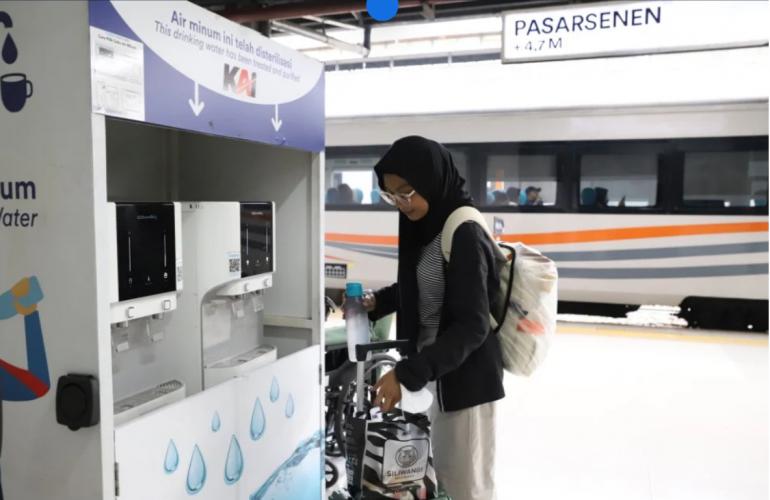 Konkret Dukung SDGs, KAI Hadirkan Drinking Water Station di 23 Stasiun