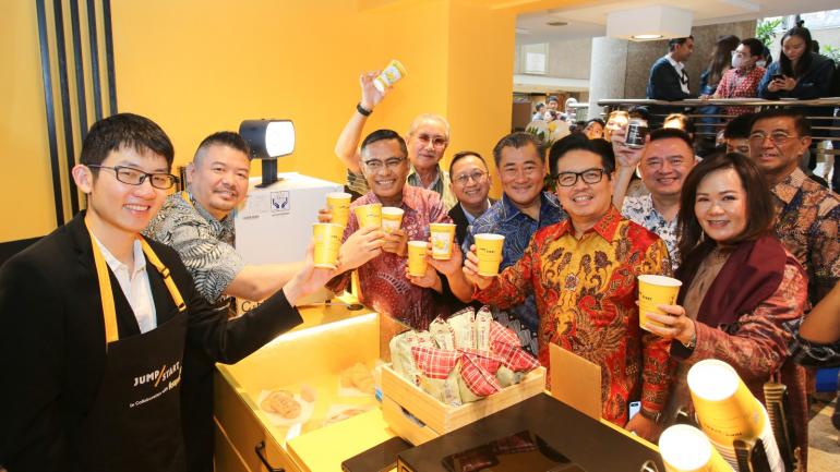 Kurangi Sampah Plastik, APP Group Gaet Jumpstart Kenalkan Produk Gelas ...