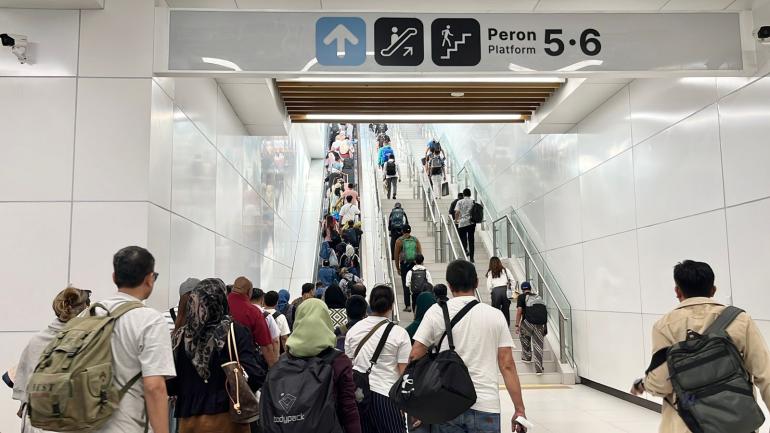Libur Panjang, Penumpang Whoosh Meningkat Tiket KA Tambahan Ludes Terjual
