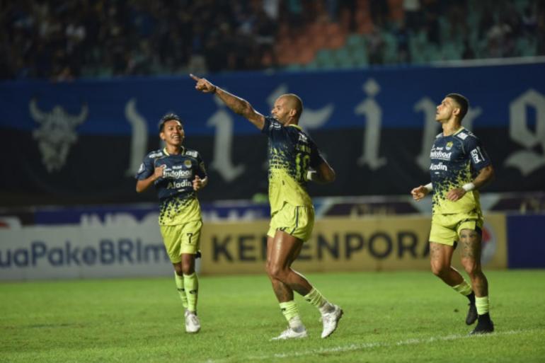 Liga 1 Indonesia Sempat Rusuh, Maung Bandung Terkam Persis Solo
