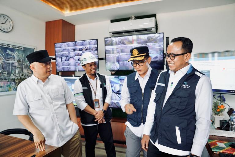 Menhub Dudy Cek Kesiapan Puncak Arus Balik Nataru di Pelabuhan Ketapang