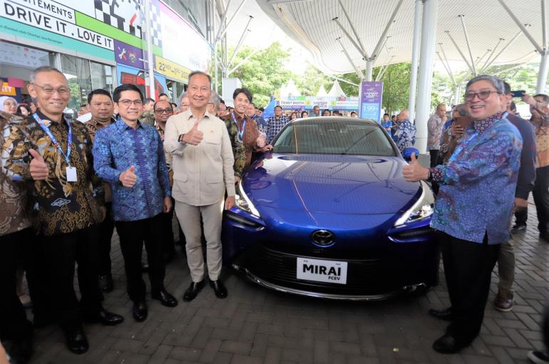 Menperin Jempolin Toyota Mirai Gen-2 Di GJAW, Siap Kembangin Ekosistem ...