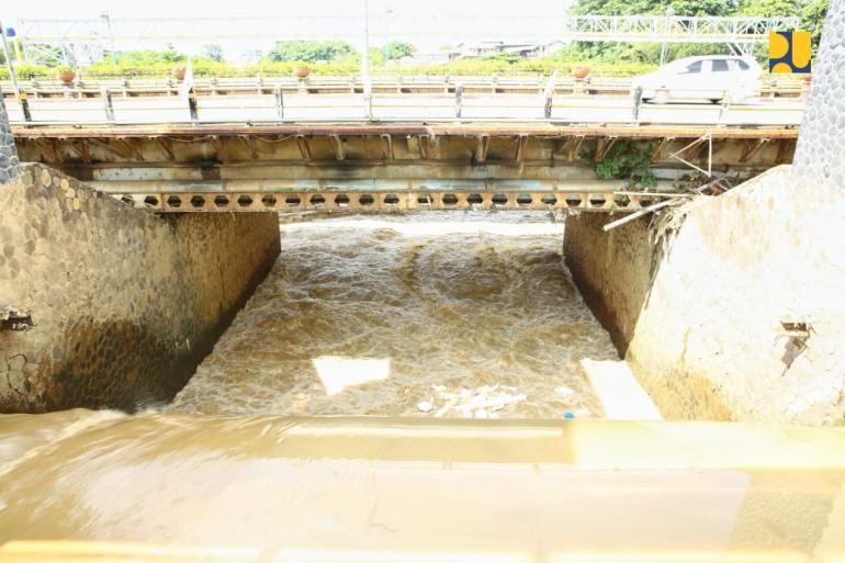 Menteri PU Soroti Proyek Tanggul & Normalisasi Sungai Ciliwung Usai Banjir