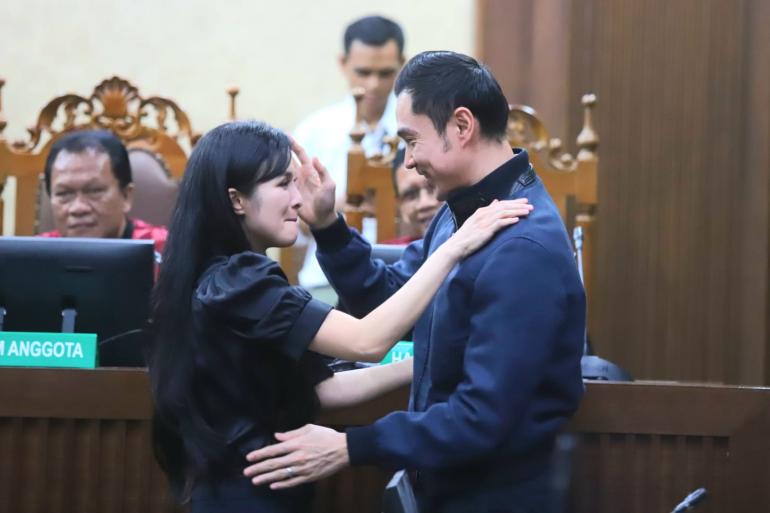Mewek di Persidangan, Sandra Dewi Bohongi Anak: Papa Lagi Wajib Militer
