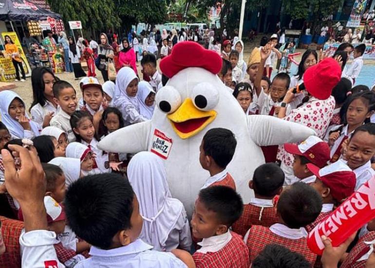 Mie Kremezz Luncurkan Kemasan Baru Dan Maskot Ayam Kremezz Segitiga