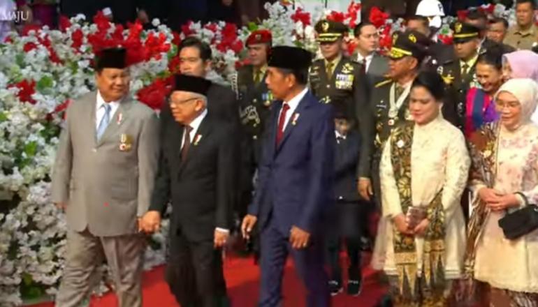 Momen Hangat Prabowo dan Gibran Sambut Jokowi Di HUT Ke-79 TNI