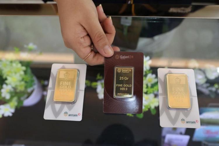 Naik Rp 4.000 Harga Emas Rp 1.068.000 Per Gram