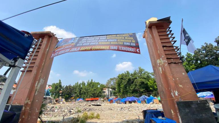 Pedagang Bertahan di Tenda Sementara, Menanti Janji Revitalisasi ...