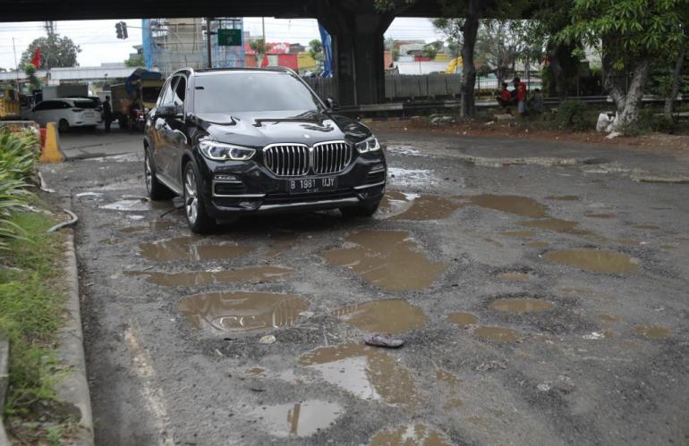 Pelajar SMK 34 Tewas Akibat Kecelakaan Jalan Berlubang Di Matraman Jaktim
