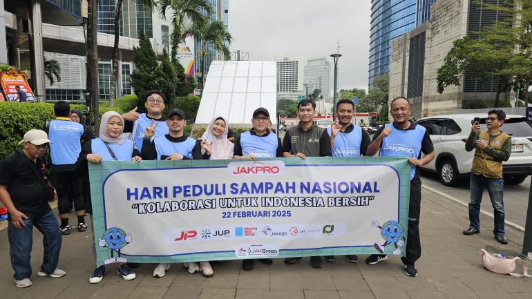 Jakpro Memiontec Air Gelar Aksi Bersih-Bersih Sampah