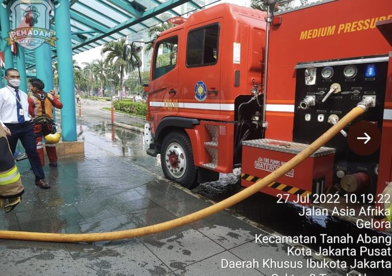 Plaza Senayan Kebakaran, 3 Mobil Pemadam Dikerahkan