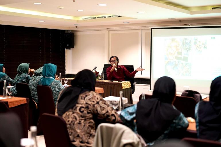 PLN EPI Dorong Kreativitas Lokal Lewat Pelatihan Batik Ecoprint