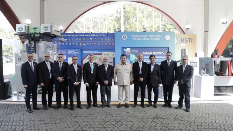 Prabowo Kagum Melihat Booth Inovasi Anak Bangsa di KSTI 2025 ITB