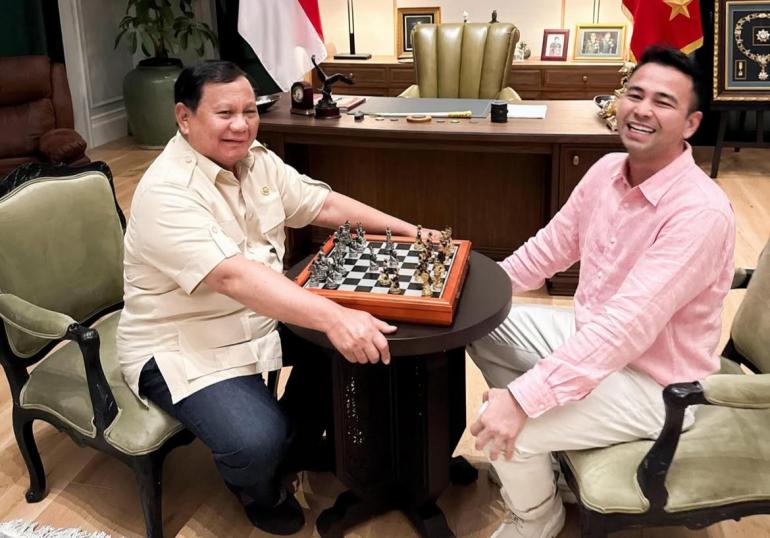 Rakyat Adalah Raja, Pejabat Cuma Pion