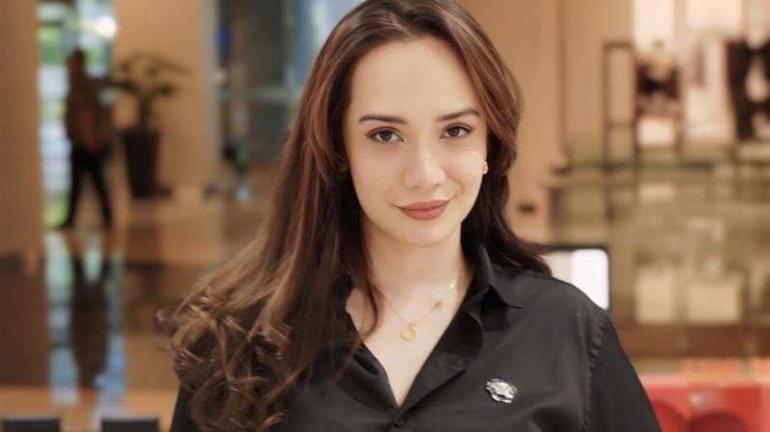 Putri Anne Dulu Dikejar-kejar, Kini Dicerai Arya