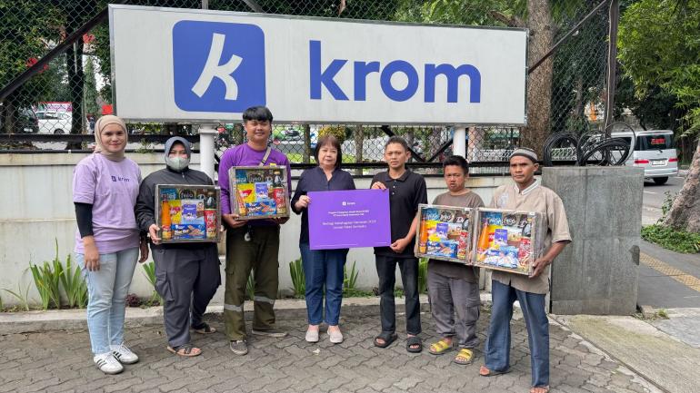 Ramadan, Krom Bank Salurkan Ratusan Paket Sembako Di Jakarta Dan Bandung