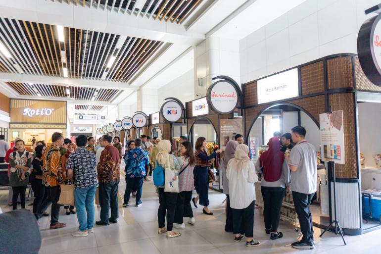 Sarinah, Kementerian BUMN, KCIC Kolab Luncurkan Bazar UMKM di Stasiun KCIC