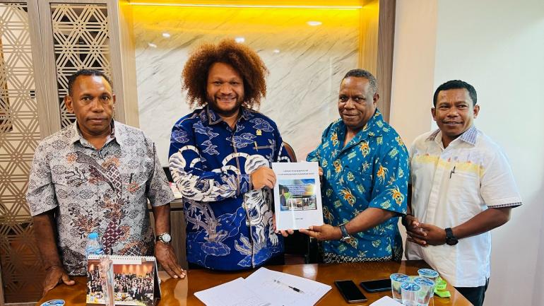 Senator Paul Finsen Mayor Dukung Penuh DOB Manokwari Barat