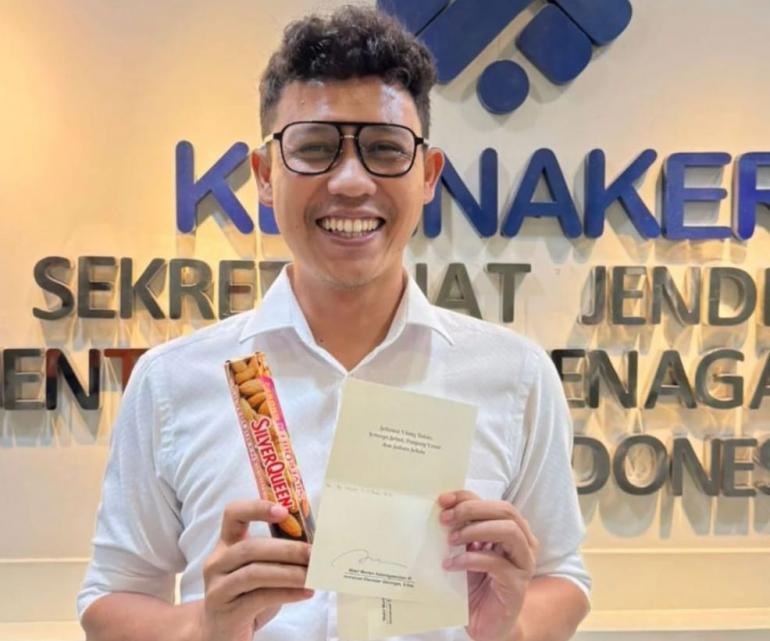Surprise! Momen Wamenaker Noel Kasih Ucapan Ultah dan Cokelat buat Pegawai