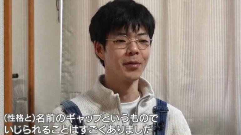 Tak Bahagia Karena Punya Nama Happy