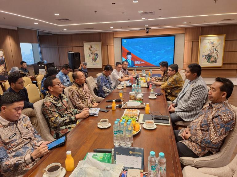 Menteri Ara: Sultra Harus Jadi Produsen Genteng, Bukan Sekadar Pasar