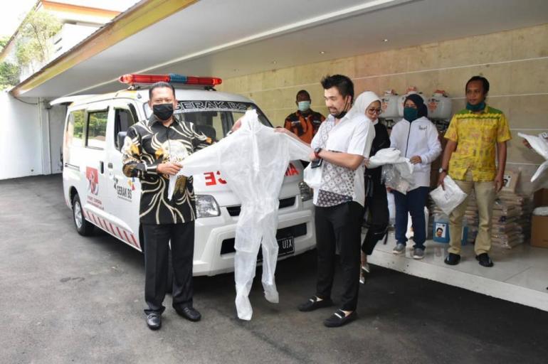 Tangani Covid-19, Ketua MPR Serahkan Bantuan Tank Semprot Disinfektan ...