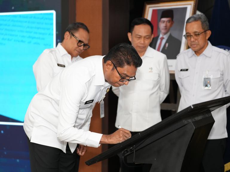 Teken Pakta Integritas, Imigrasi Ikrar Kerja Profesional Dan Akuntabel